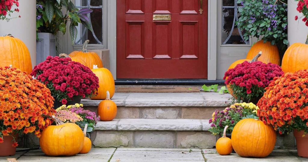 20 Fall Outdoor Decorating Ideas 2024: Wreaths, Pumpkins & More